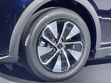 日本普利司通攜手鴻華先進建立搶攻電動車胎市場 Model C指定電動車用胎 導入ENLITEN®革命技術